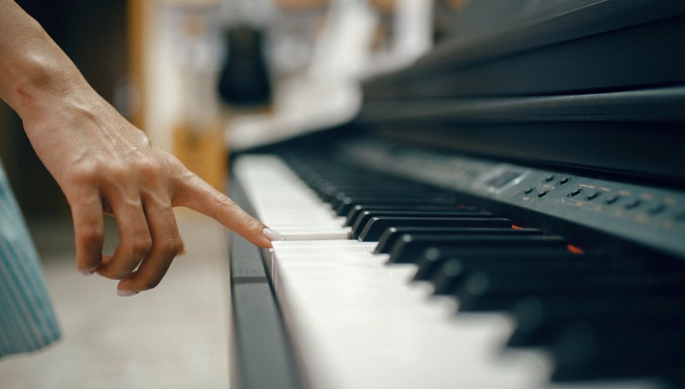 Buying a Piano: A Complete Guide for Beginners [UPDATED 2024]